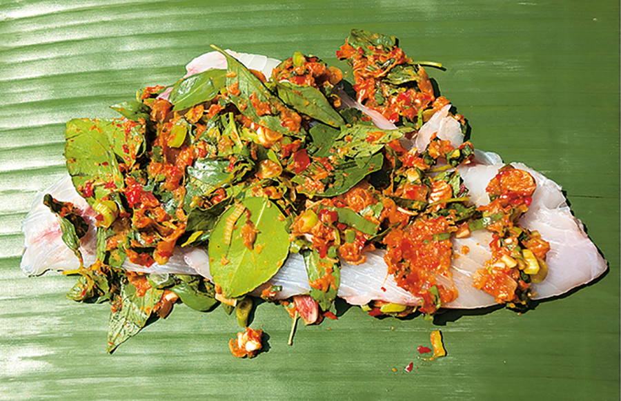 Pepes Ikan: Grilled Spiced Red Snapper in Banana Leaf - NOW! Jakarta